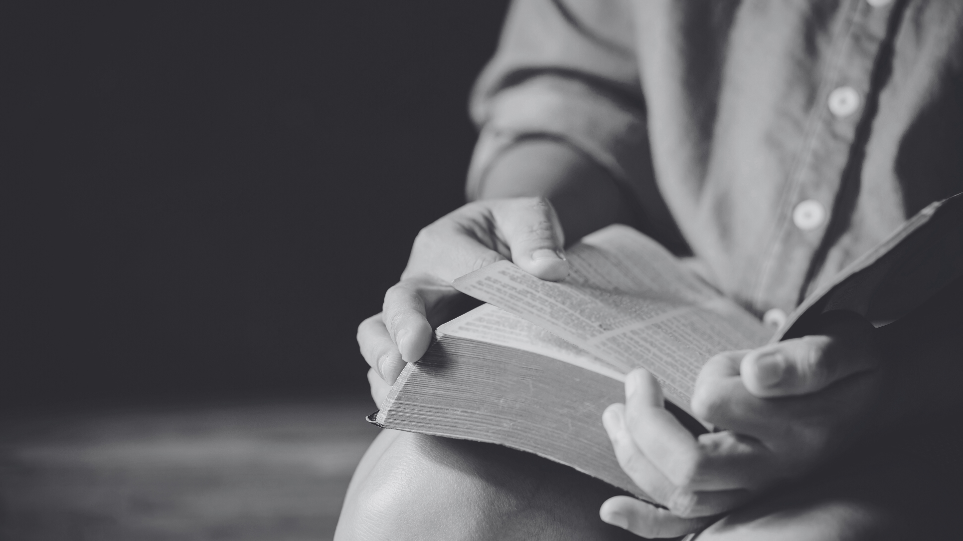 Book Review: The Poison Thread by Laura Purcell